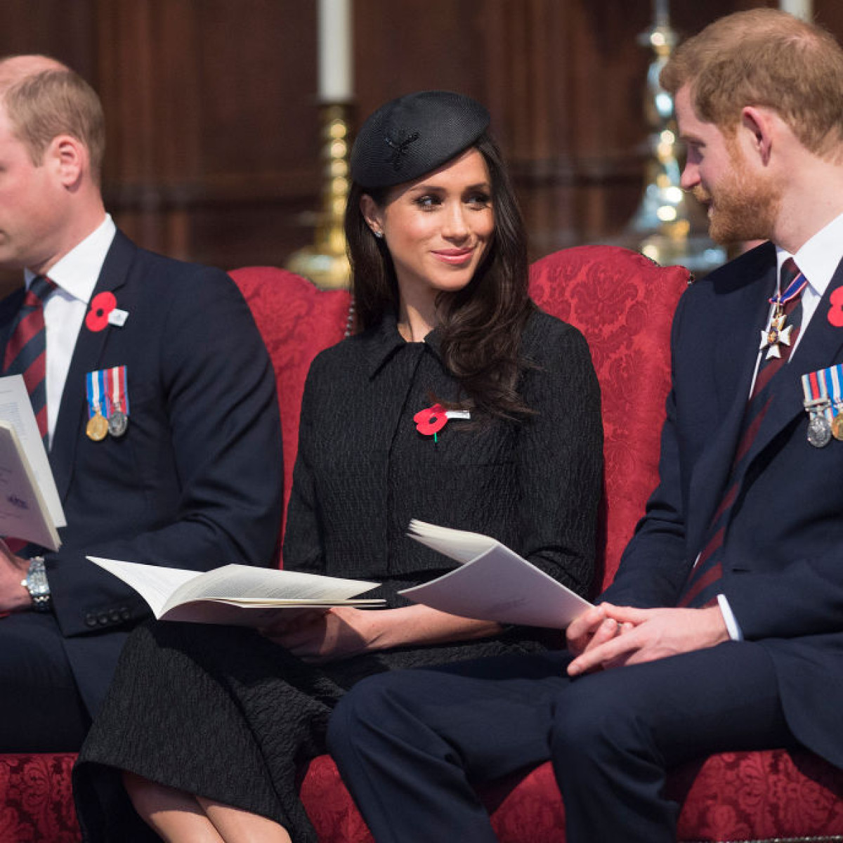 Видео дня: новоиспеченный отец принц Уильям едва не заснул во время ...