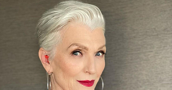 74-річна Мей Маск показала струнку фігуру в купальнику