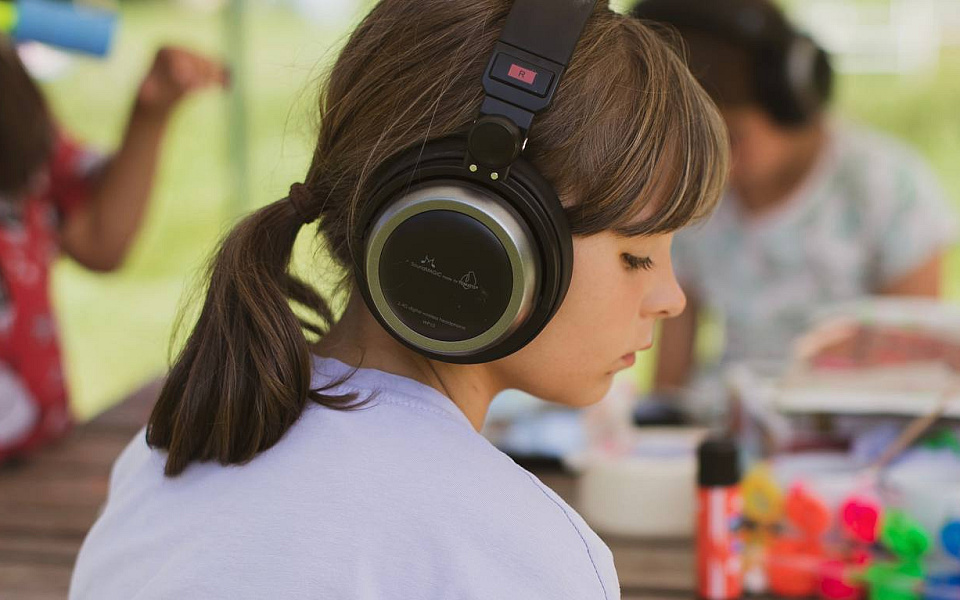 Як дітям з гарячих точок отримати допомогу у лікуванні психологічних травм