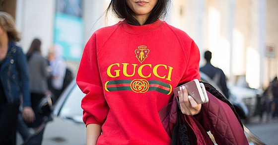 Что такое мерч: презервативы Saint Laurent, зажигалки Balenciaga ...